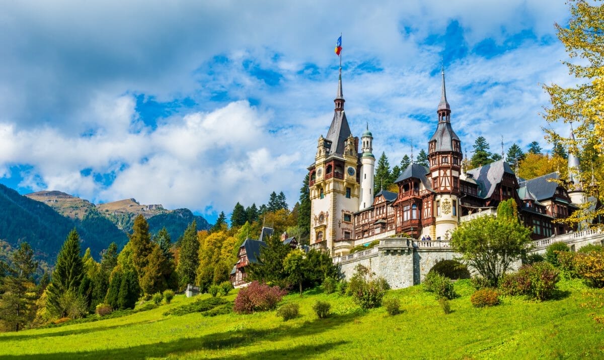 26 Famous Romanian Landmarks You Absolutely Need to Visit!